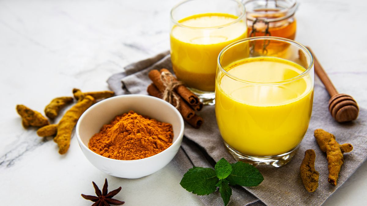 5 Incredible Benefits Of Drinking Turmeric Water In The Morning