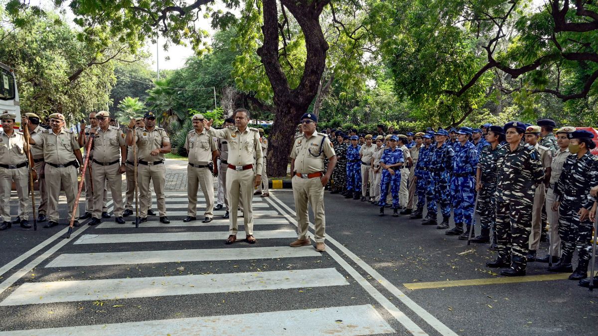 AAP vs BJP Protests Today: Delhi Police On Alert, Security Tightened At ...