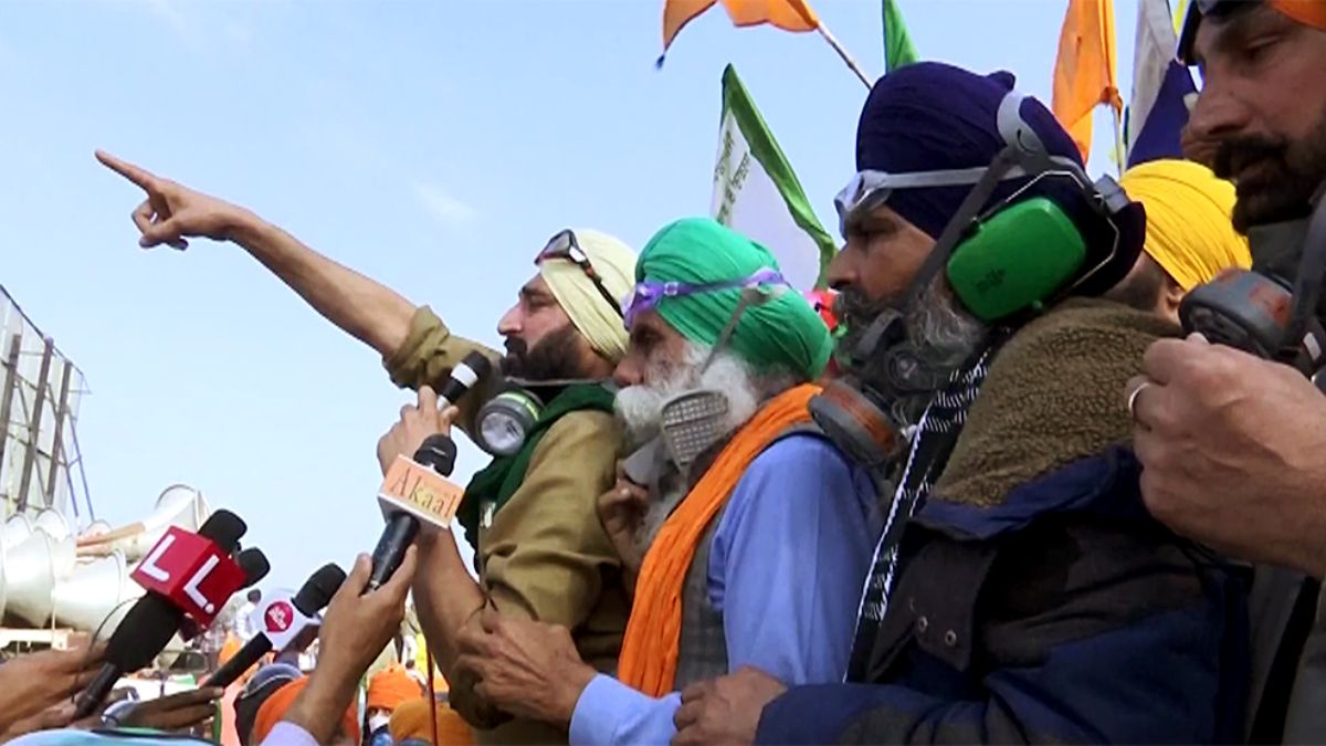 Farmer Dies At Khanauri Border, 14 Others Injured As Police Drop Tear ...