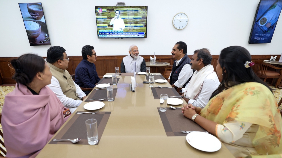 PM Modi Enjoys Lunch With MPs At Parliament Canteen, Talks About Lahore ...