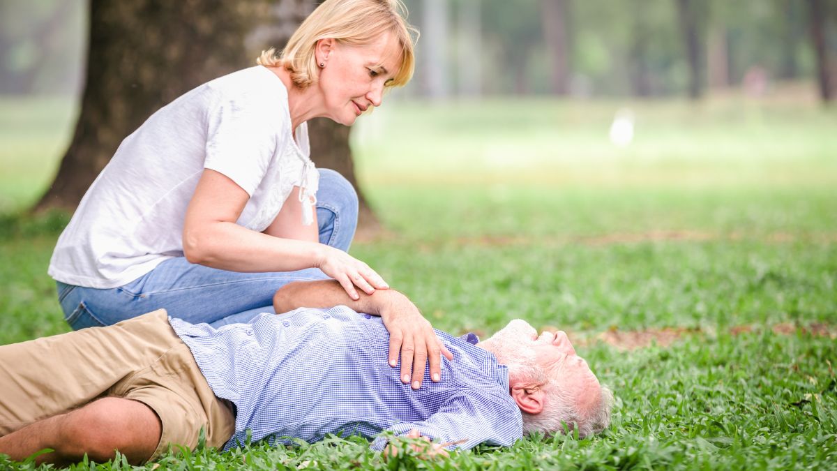 What Must Be Done When Someone Experiences A Cardiac Arrest? Expert ...