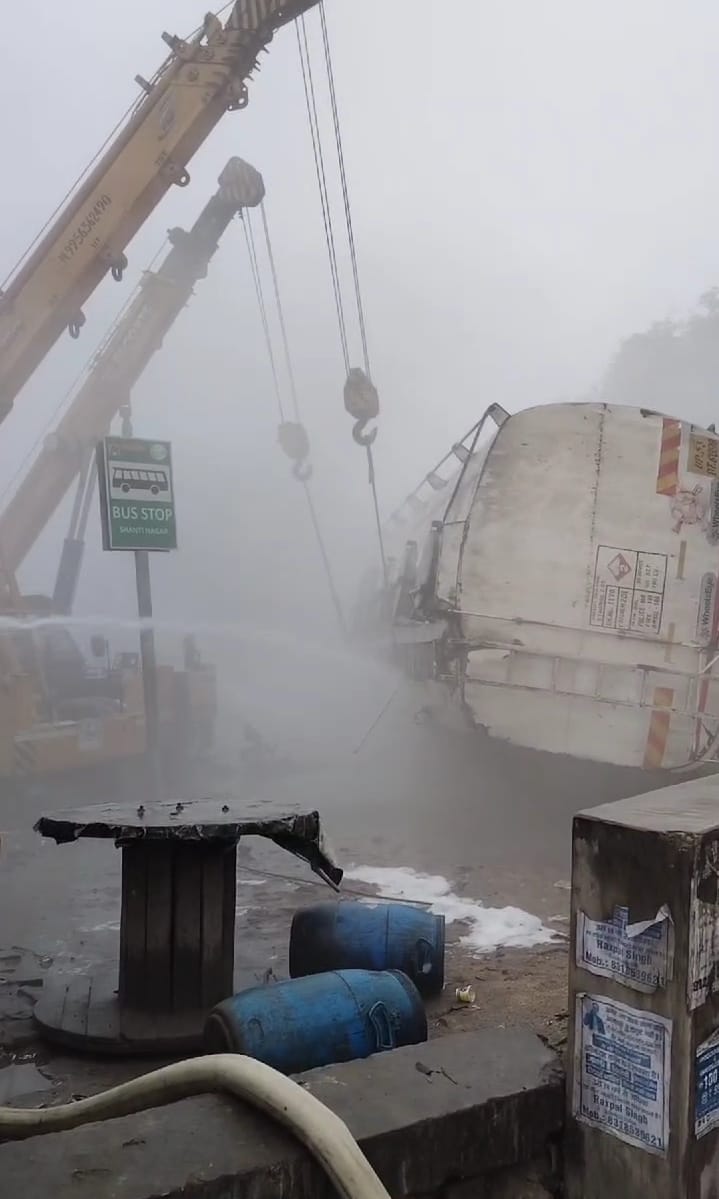 Ethanol Spills On Road After Truck Overturns On Lucknow-Kanpur Highway ...