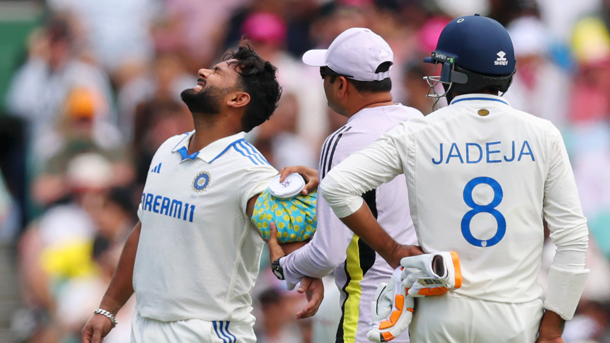 IND vs AUS: Rishabh Pant Smashes A Straight Six In Response To Mitchell ... IND vs AUS: Rishabh Pant Smashes A Straight Six In Response To Mitchell ...