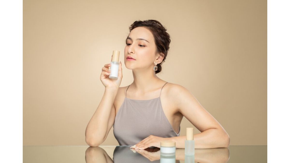 5 Powerful Benefits Of Cleansing Your Face With Raw Milk Before Bed