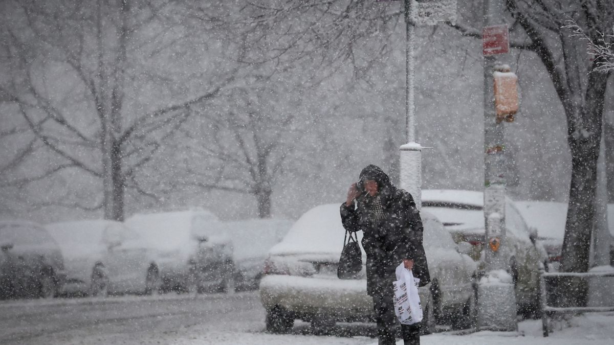 US Winter Storm: Heavy Snowfall Hits Central US, Flights And Trains Cancelled As Temperature ...