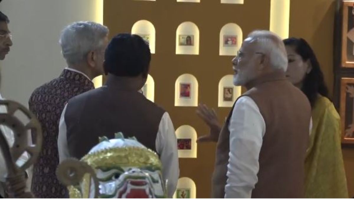 PM Modi Inaugurates Exhibition As Part Of 18th Pravasi Bharatiya Divas ...