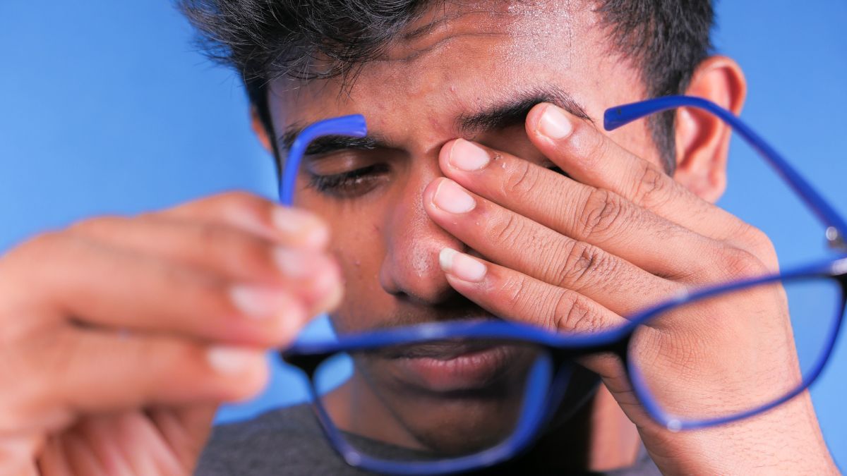 Doctor Lists Early Warning Signs Of Eye Diseases That You Should Not Ignore