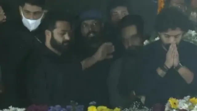 NT Rama Rao Death Anniversary: Jr NTR And Nandamuri Kalyan Ram Pay ...