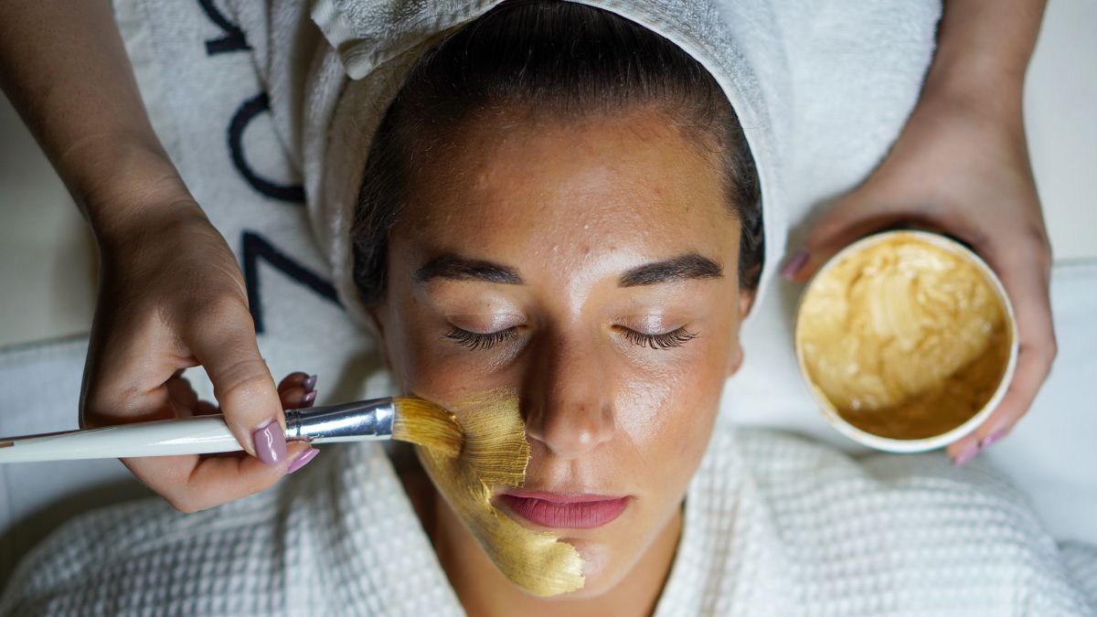 5 Amazing Benefits Of Applying Gram Flour On Your Face