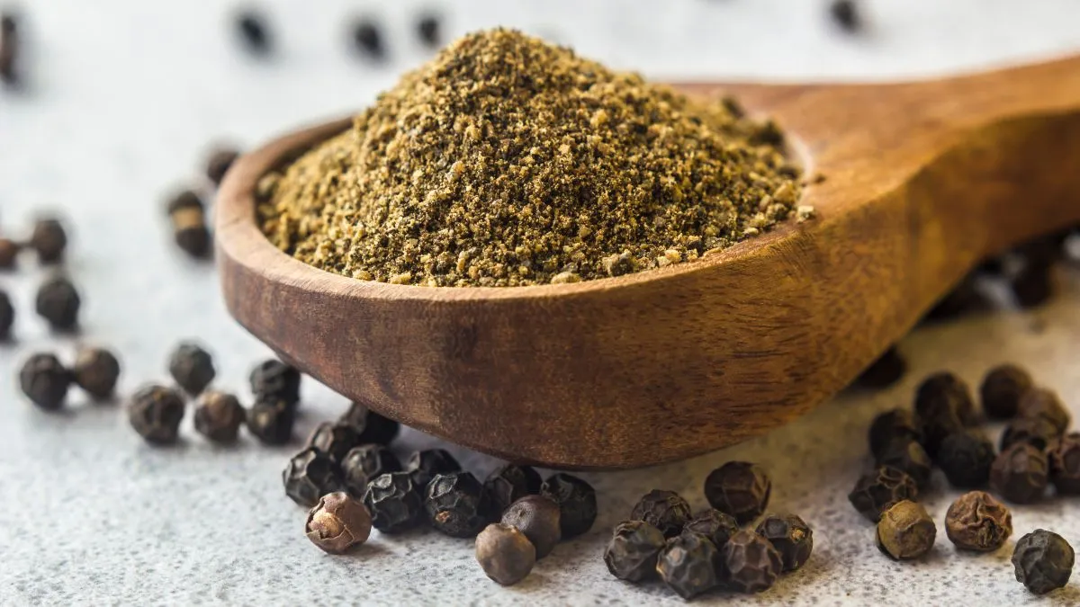 Why Should You Sprinkle Black Pepper On Food In Winter? Know Reasons Here