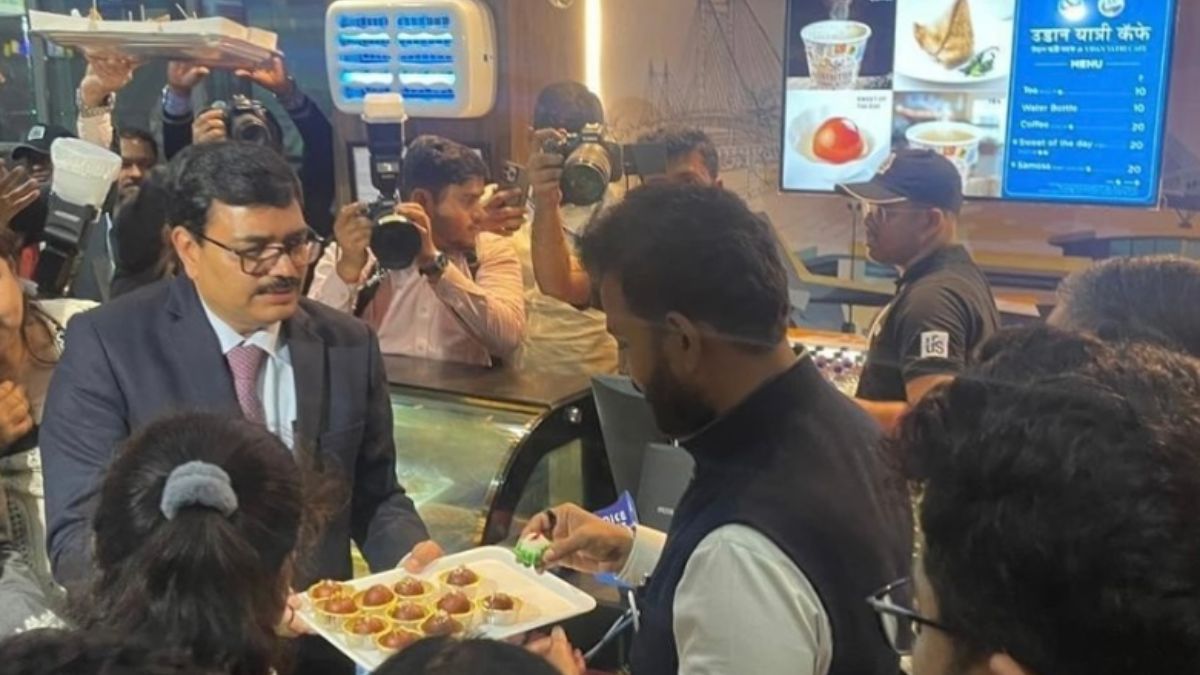 UDAAN Yatri Cafe: India's Only 'Affordable Food Outlet' At Kolkata ...
