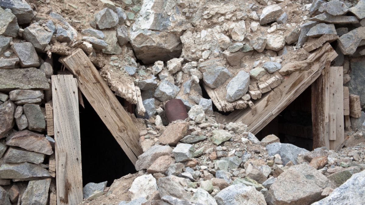 Delhi: Four-Storey Building Collapses In Burari, Several Feared Trapped ...