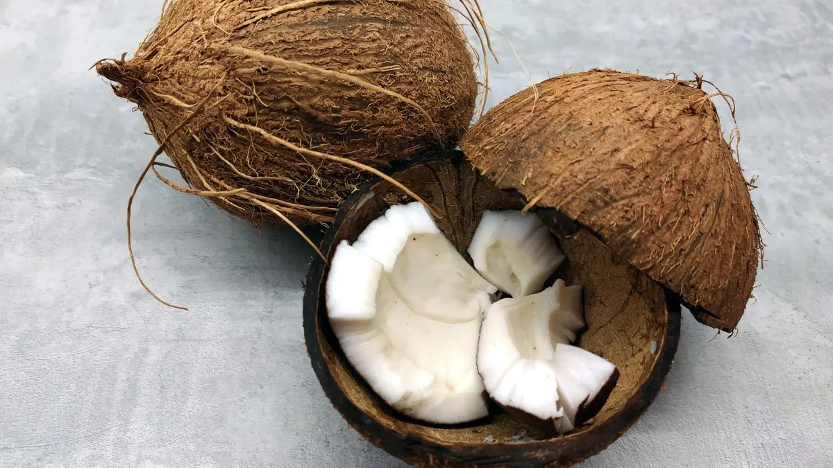 4 Smart Hacks To Remove Coconut Shells Without Struggling