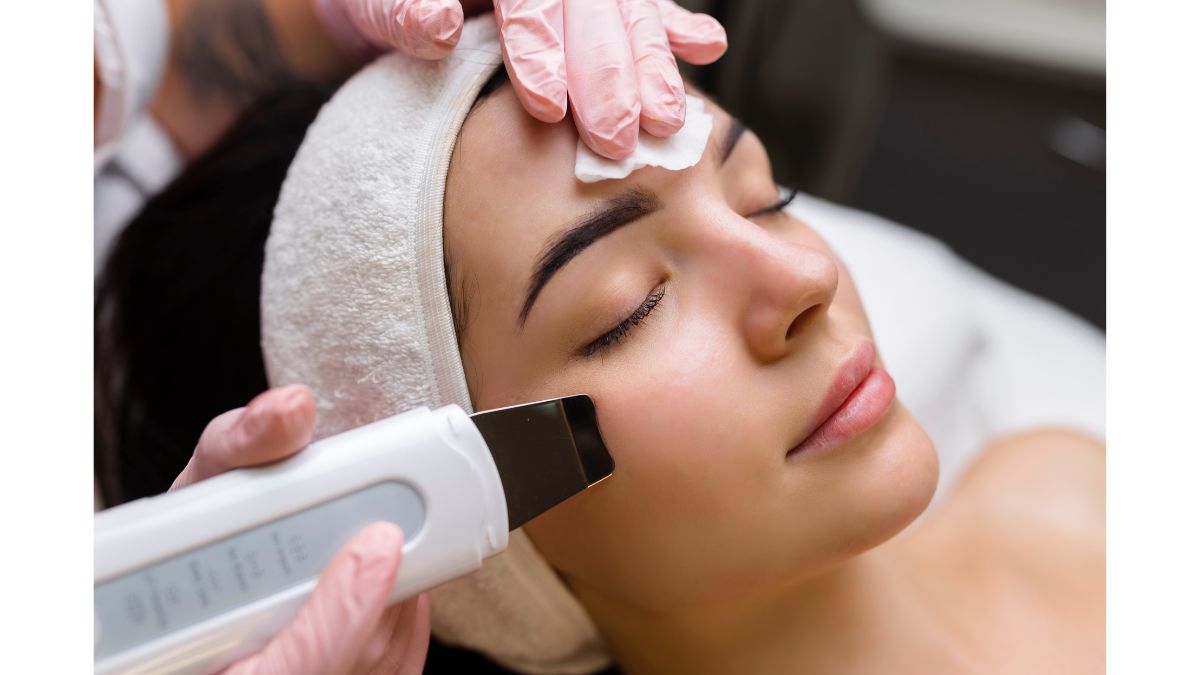 Facial vs Cleanup: Which Is Better To Get Instant Glow?