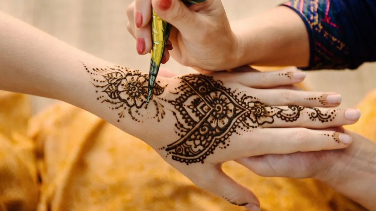 Try These Simple and Elegant Punjabi Mehndi Designs For Full Hands