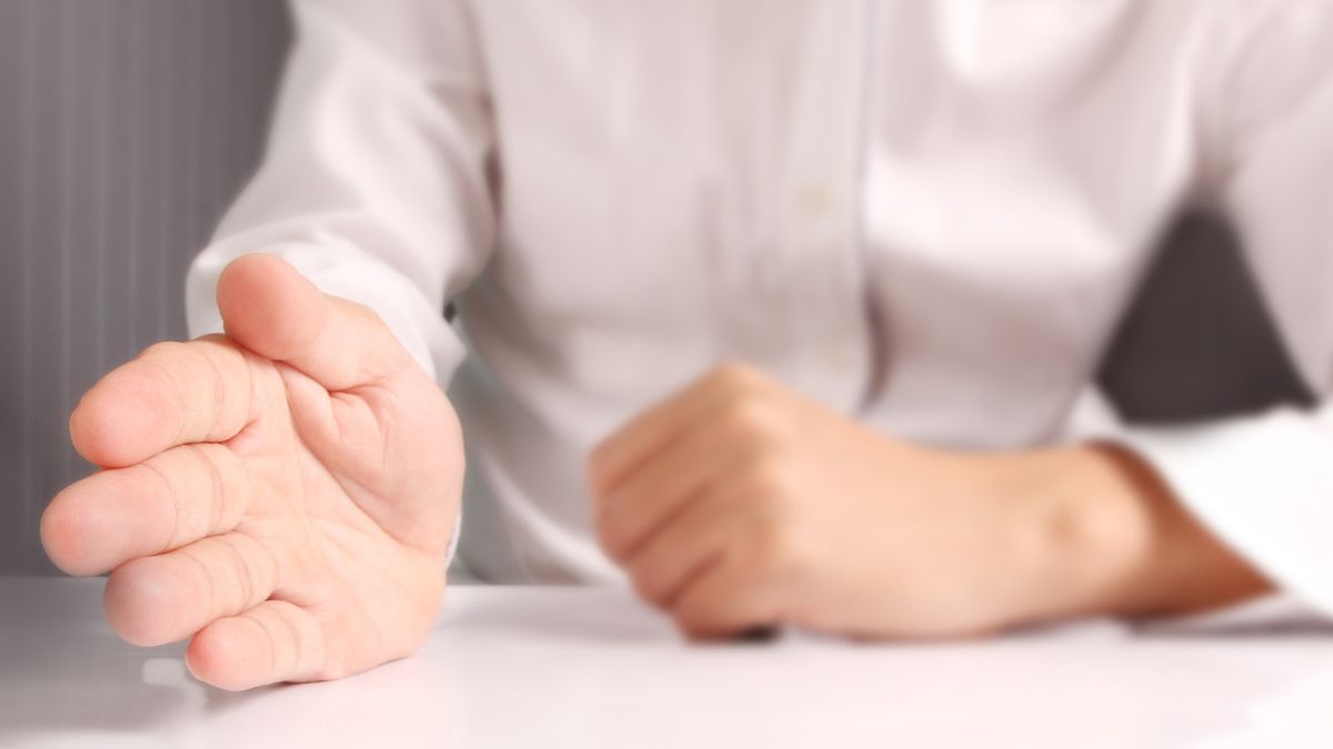 5 Hand Gestures That Make You Look Smarter, Confident And More Intelligent