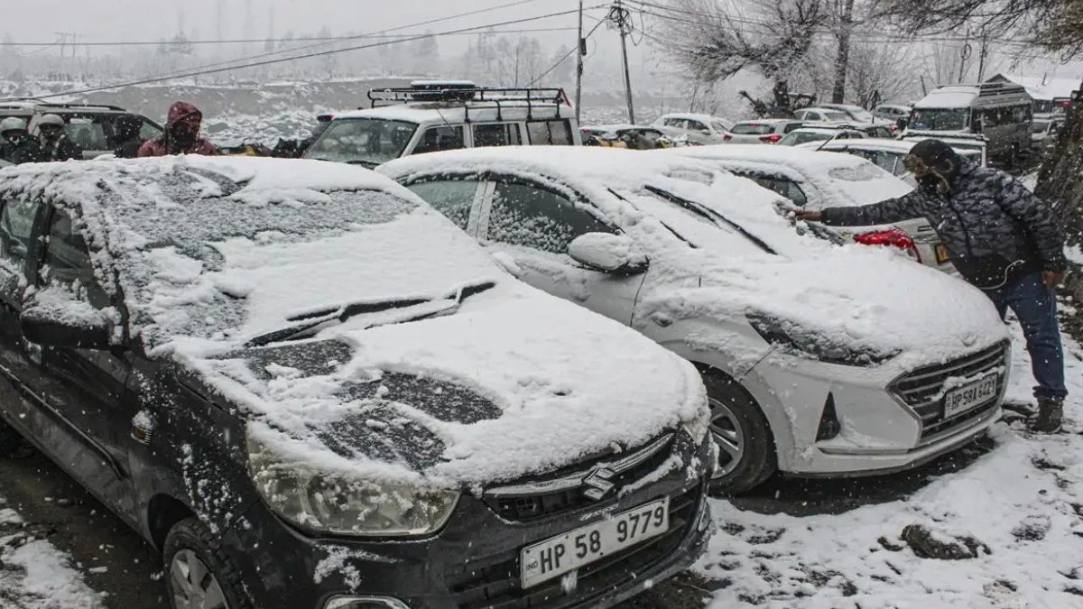 IMD Issues Alert For Snowfall, Rain In Himachal, Uttarakhand; Dense Fog Expected In Delhi-NCR, UP