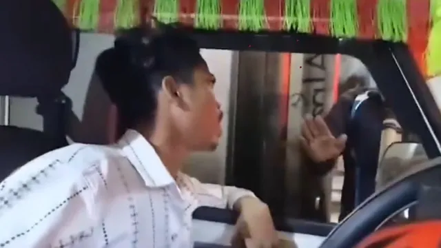 Truck Driver Confronts Cop Over Alleged Toll Extortion: 'Naukri Kha ...