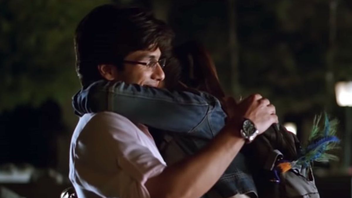 Happy Hug Day 2025: 5 Romantic Hug Scenes From Bollywood Movies You Can ...