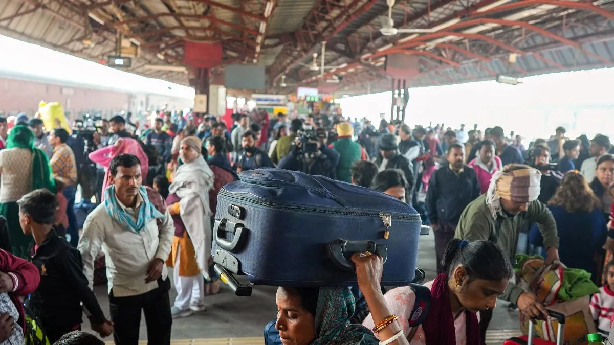 Delhi Railway Station Stampede: Police Enforces Strict Crowd Control ...