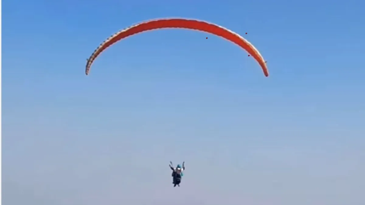 'When In Doubt, Fly It Out': Student Paraglides To College To Avoid ...