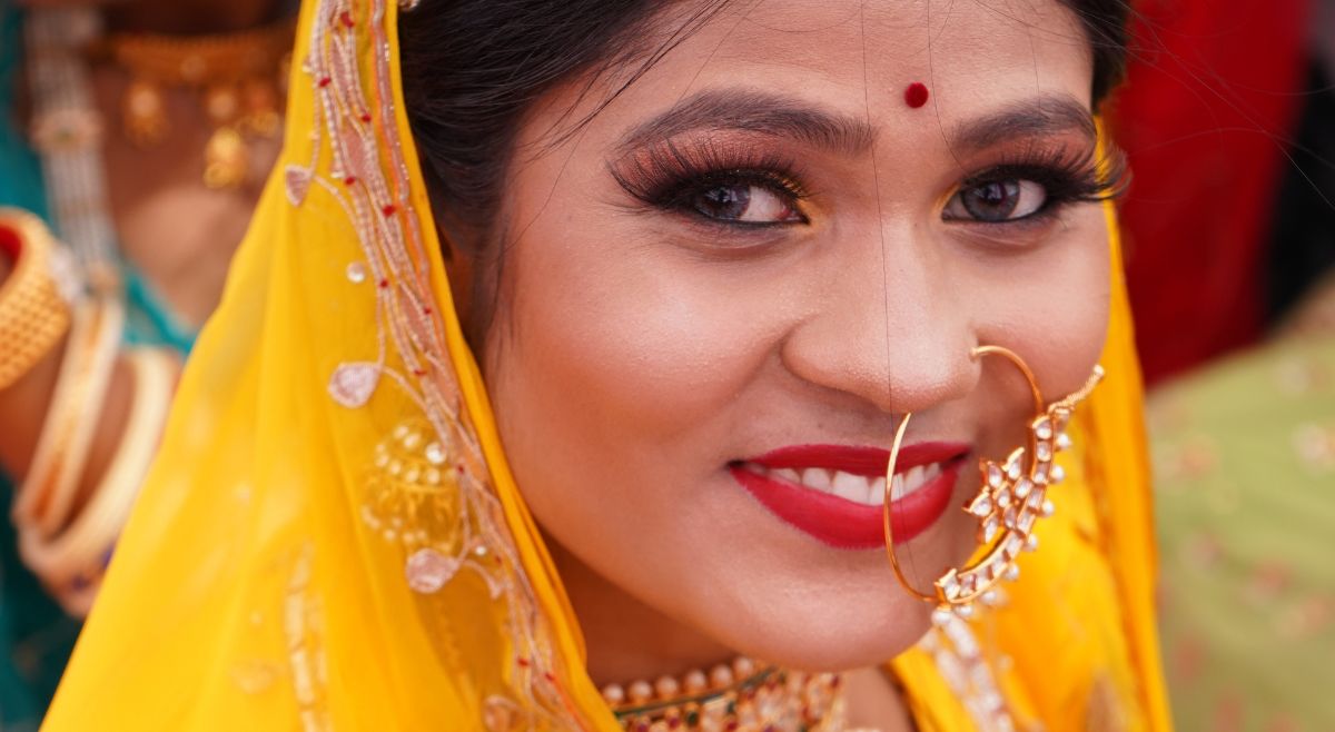 10 Jewellery Pieces That Are Symbols of Love According to Traditions ...