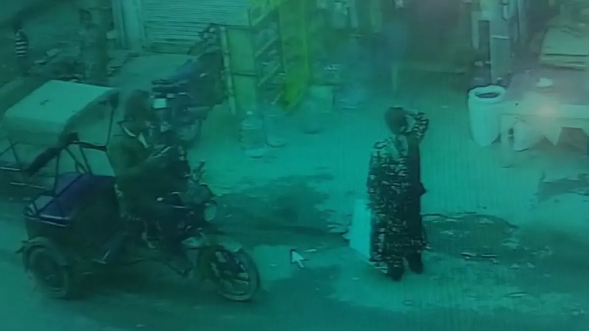 Ghaziabad: Man Targets Bank Manager's Wife, Tries To Snatch Chain From ...