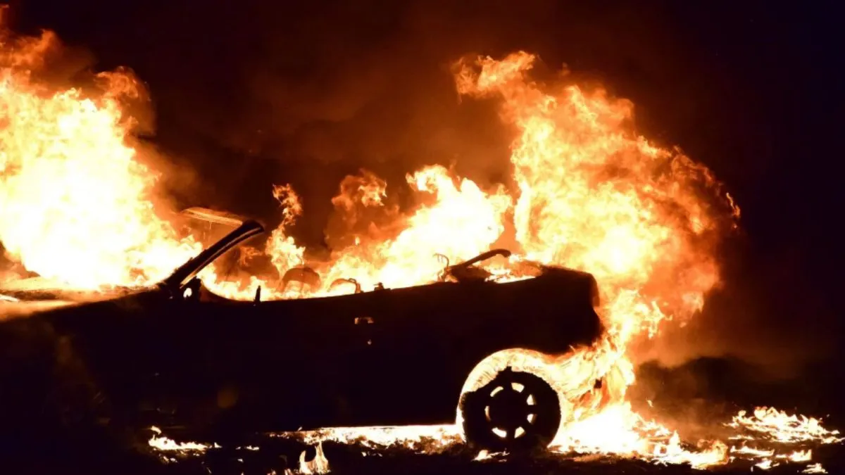 Bengaluru News: Ex-Boyfriend Sets Ablaze Cars Outside Girl's House To ...