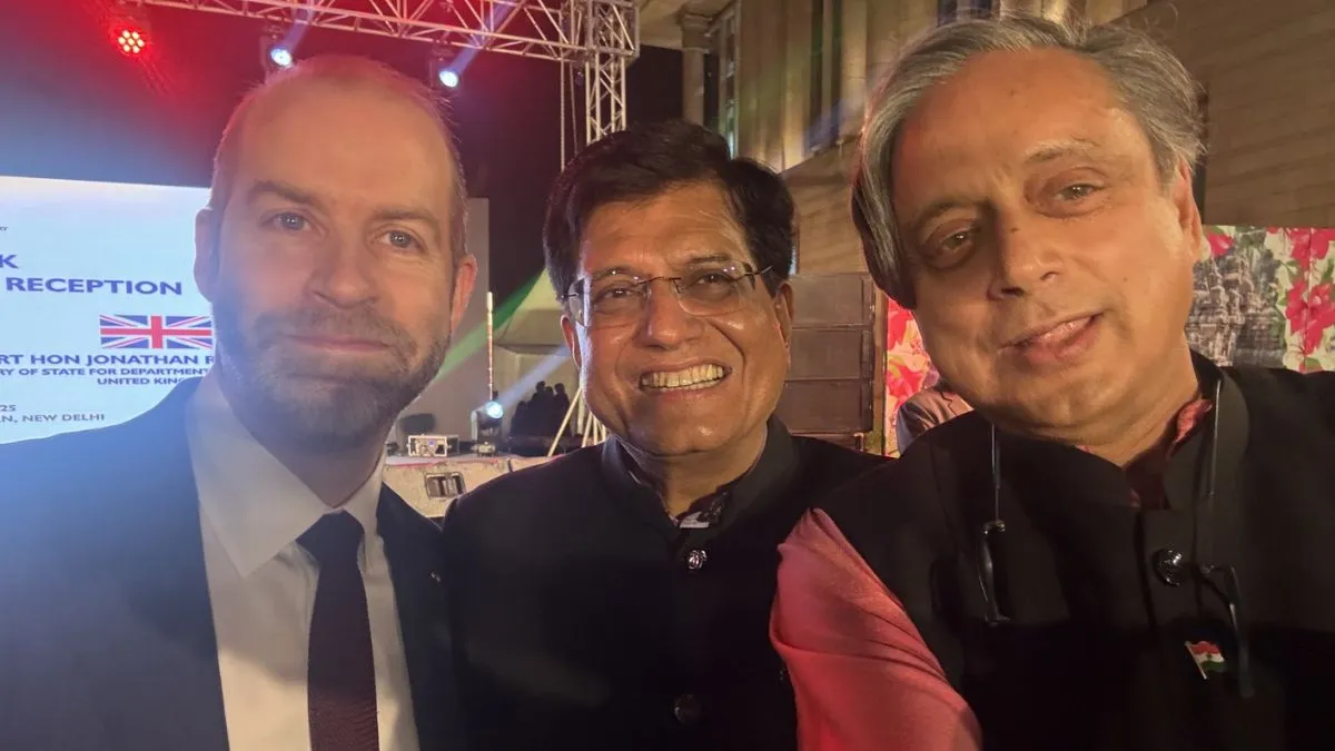 Shashi Tharoor's Selfie With Piyush Goyal Sparks Buzz About His Future ...