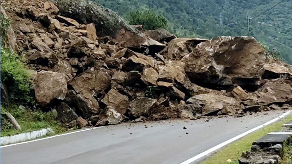 Himachal Pradesh: Landslide On Kiratpur-Manali Highway Cuts Off Kullu; Hundreds Stranded Amid ...