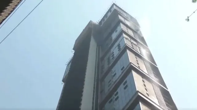 Mumbai: Fire Breaks Out On 42nd Floor Of Byculla Highrise | VIDEO