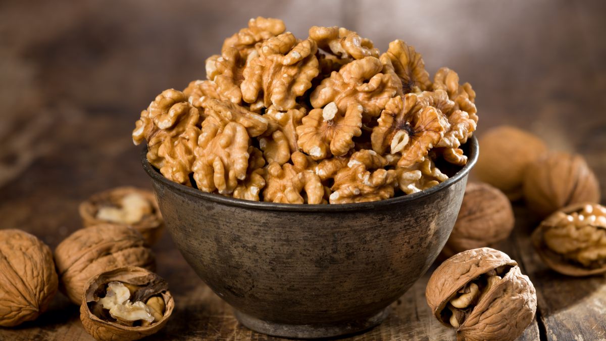 5 Healthy Ways To Eat Walnuts To Lower Cholesterol, Boost Brain Health ...