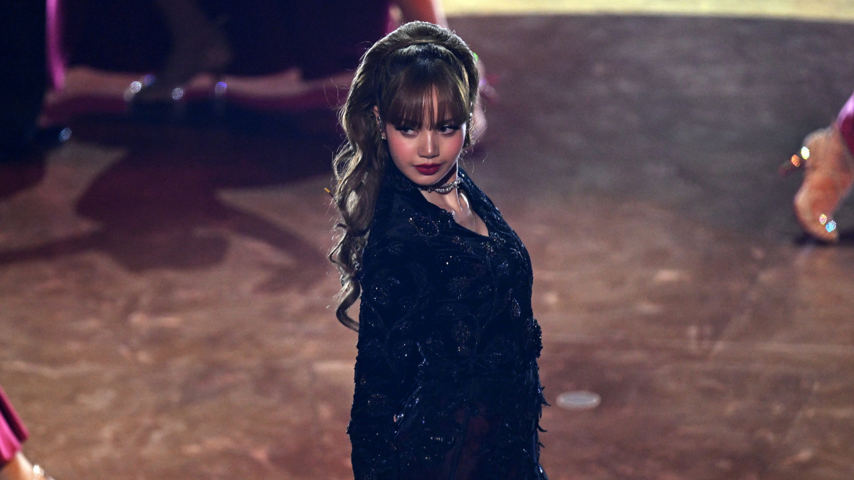 Oscar 2025: BLACKPINK Lisa Honours James Bond With Live And Let Die ...