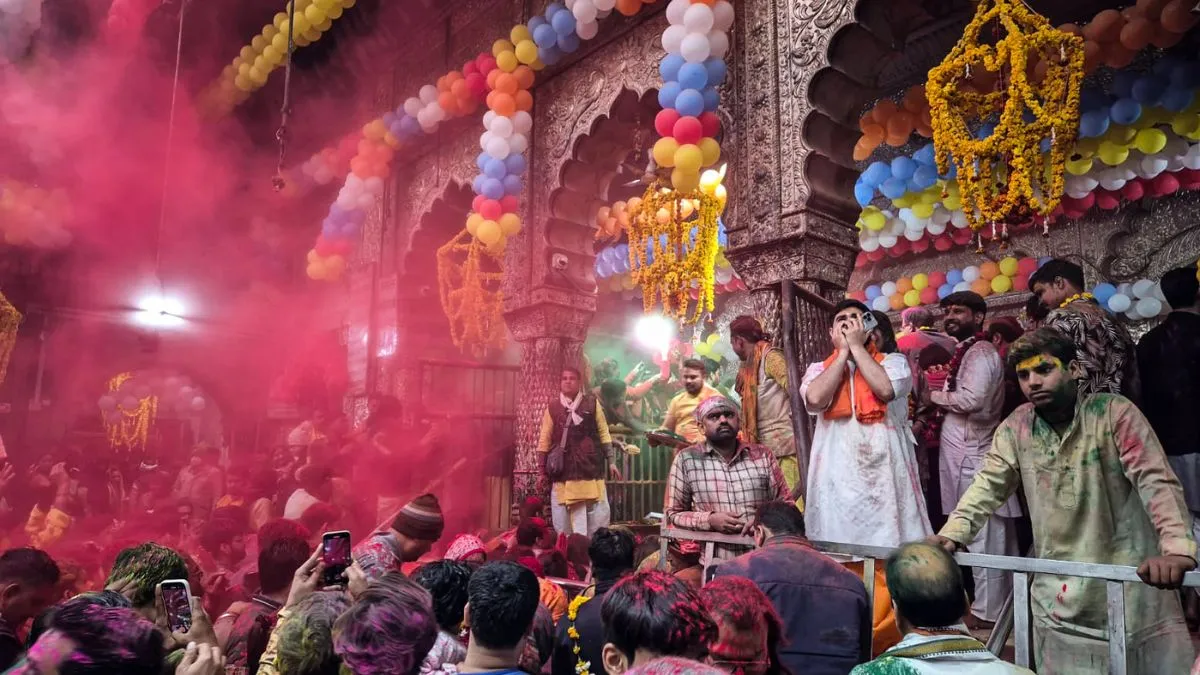 Banke Bihari Temple Holi 2025: Visiting Vrindavan With Family And ...