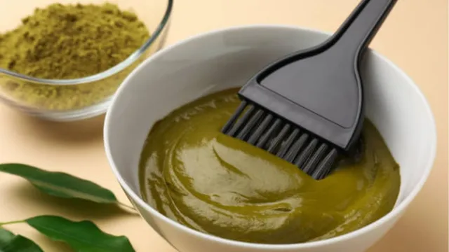 5 Ingredients To Mix In Henna Hair Pack To Achieve Black And Shiny Hair ...