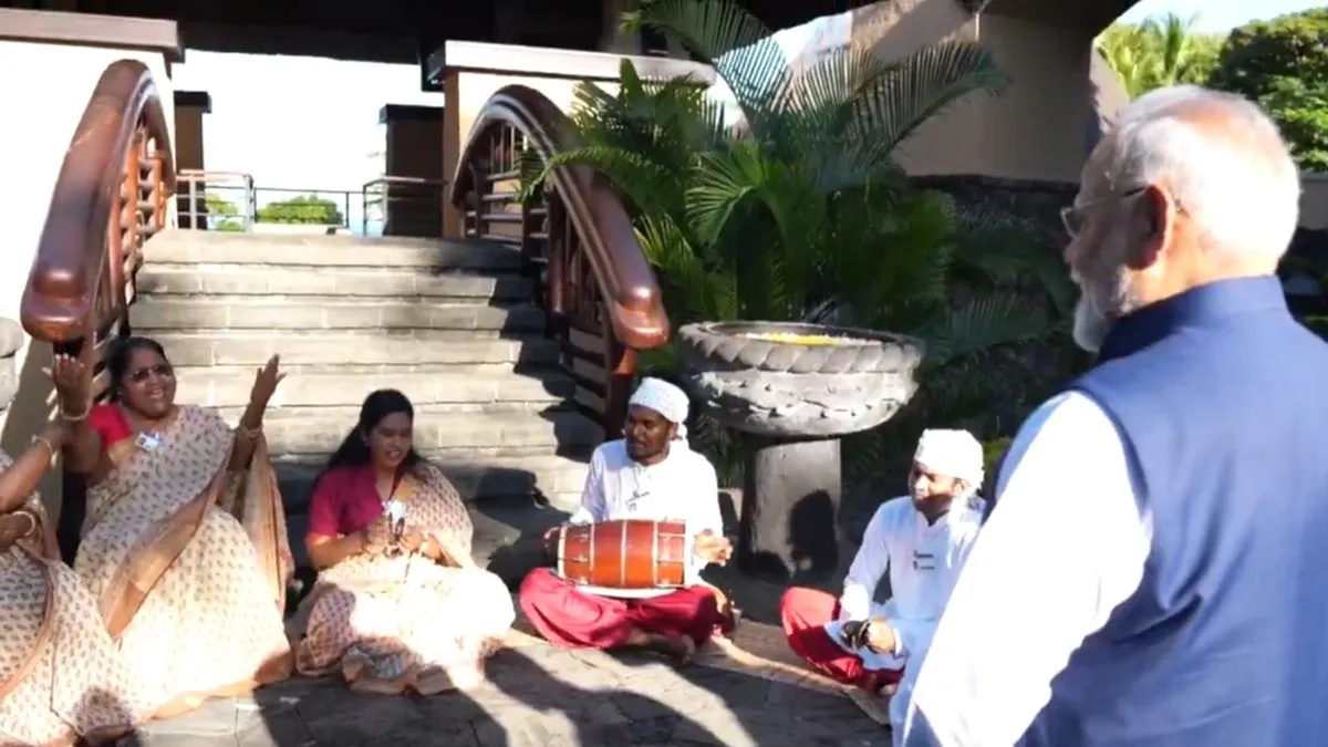 VIDEO: PM Modi Welcomed With 'Geet-Gawai' Performance In Mauritius, MEA ...