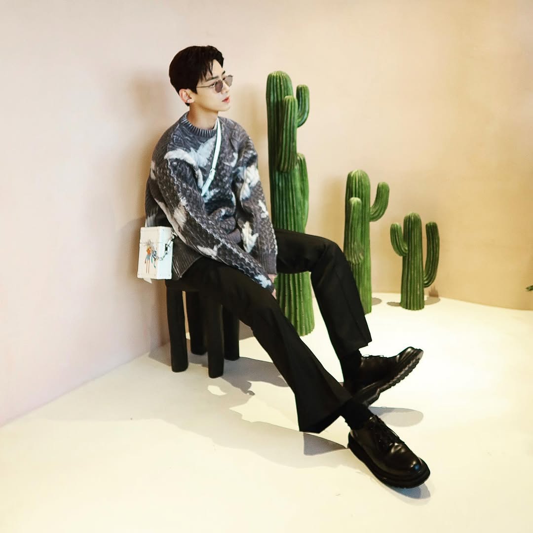 10 Stylish Poses Of The First Frost Actor Bai Jingting That Every Guy ...