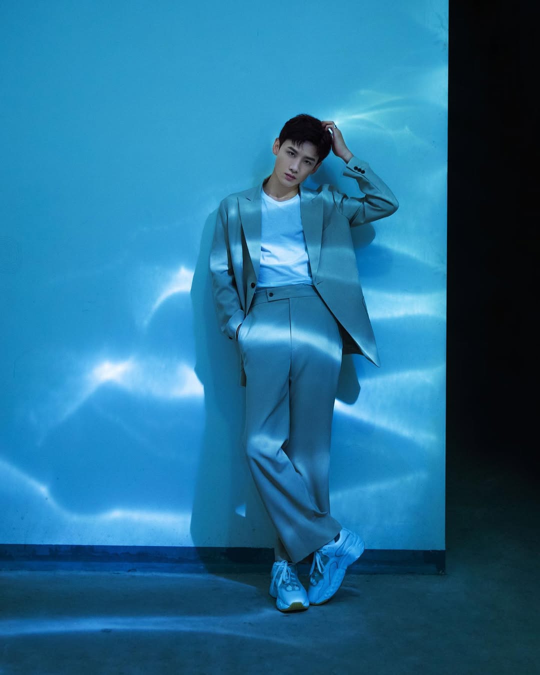 10 Stylish Poses Of The First Frost Actor Bai Jingting That Every Guy ...