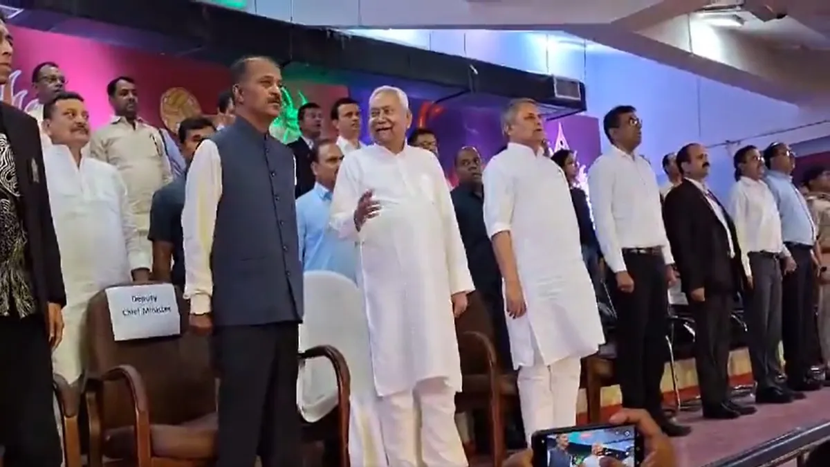 Nitish Kumar's Latest Gaffe, Laughs During National Anthem, Tejashwi ...