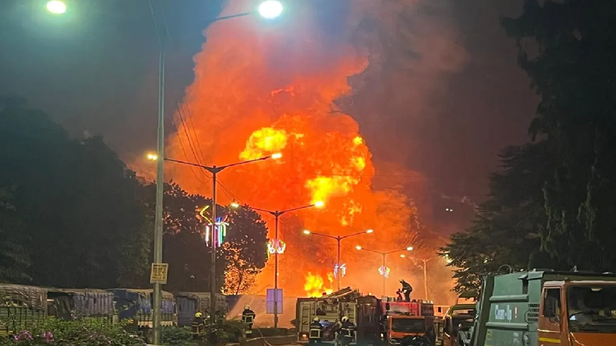 Mumbai Fire: Massive Flame Breaks Out After Cylinder Blasts In Truck At ...
