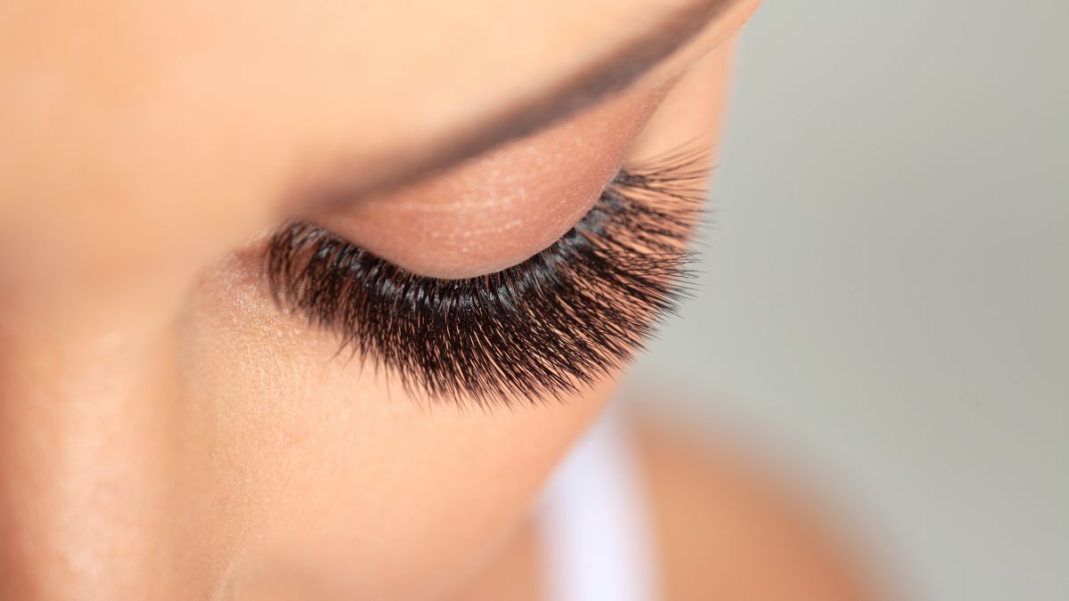 Want To Grow Long, Thick Eyelashes Naturally? 5 Must-Try Tips To Follow ...