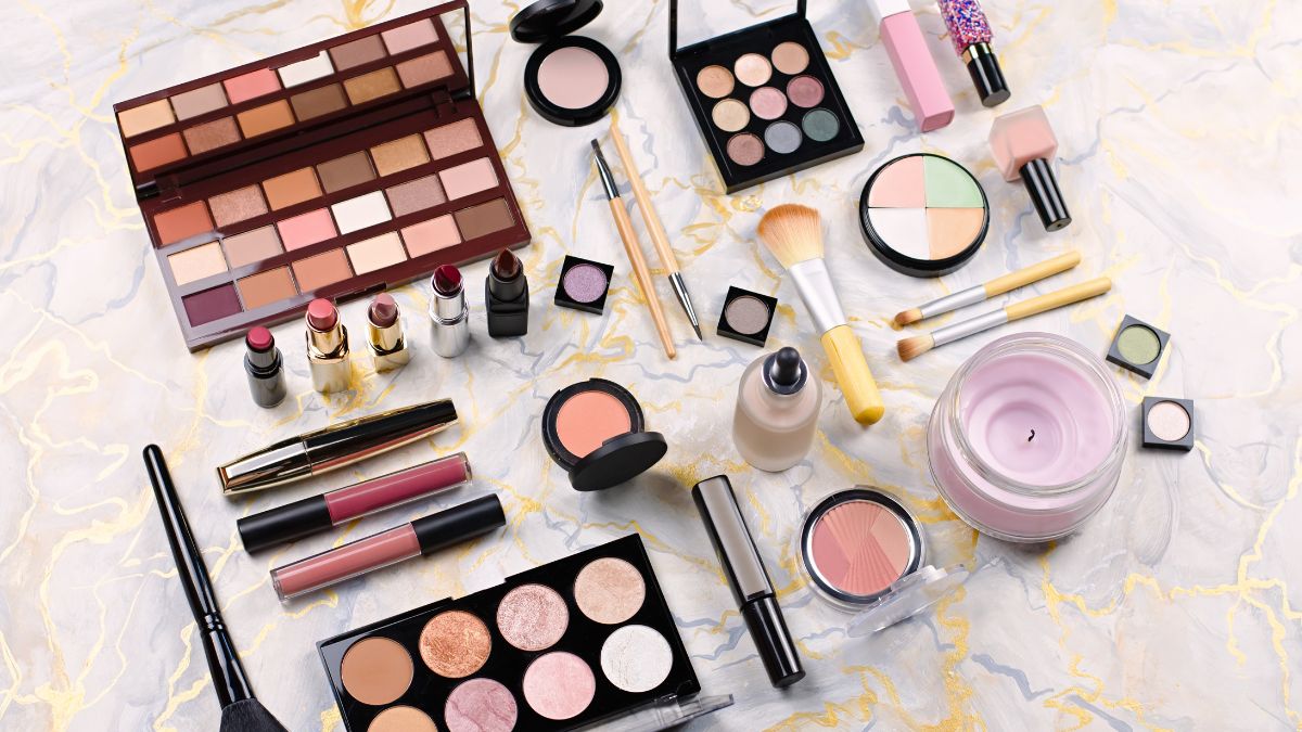 Beginner’s Makeup Guide: 7 Must-Have Essentials For Your First Makeup Kit