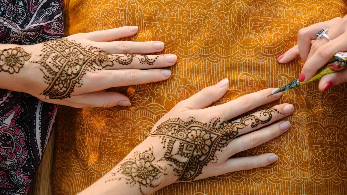 10+ Simple And Attractive Mehendi Design Ideas For Your Cocktail Party