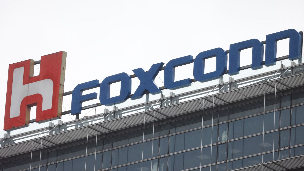 iPhone Maker Foxconn Plans Big In Noida : Seeking 300 Acre Land From Uttar Pradesh Government