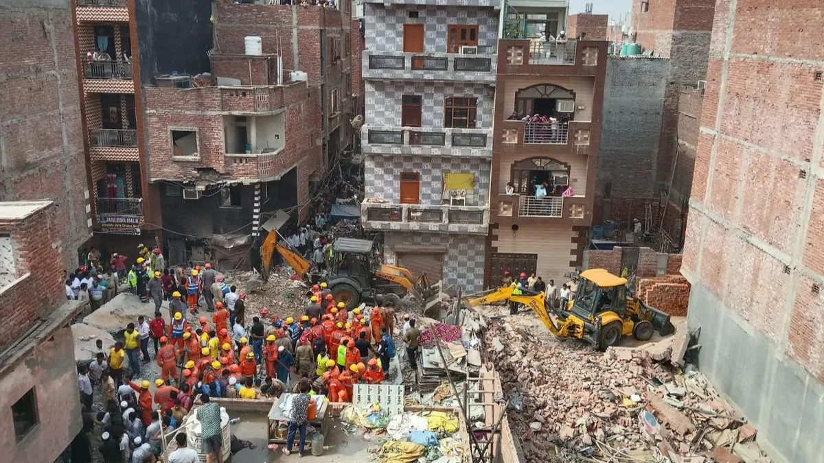 Mustafabad Building Collapse: Death Toll Rises To 11, Some Still ...