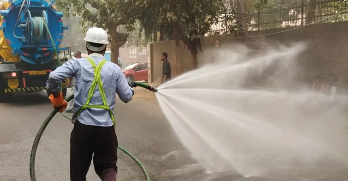 Noida Air Pollution: Water Mist Sprayers Installed Between Sector 15 ...