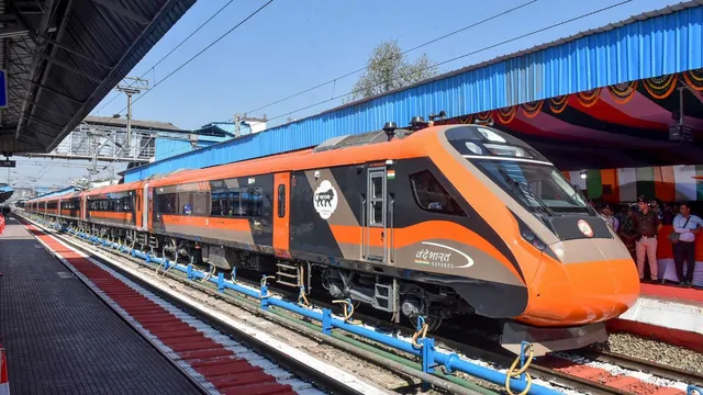 Vande Bharat Sleeper Train To Cover Delhi To Howrah In 15 Hours: Route ...