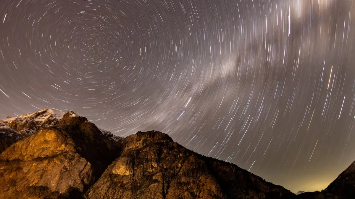 Rare Meteor Shower Lights Up Sky With Glowing Trails Tonight | Last ...