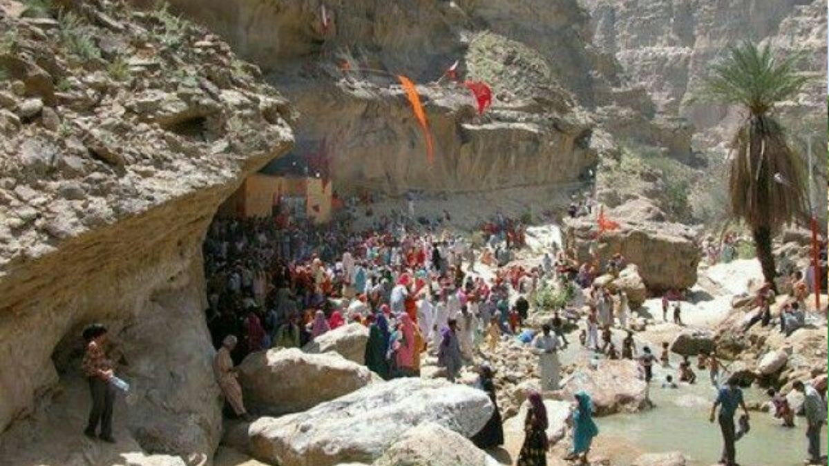 List Of Top 10 Historic Hindu Temples Or Pilgrimage Sites In Pakistan ...