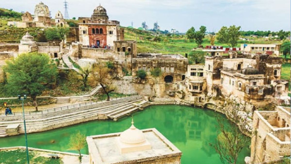 List Of Top 10 Historic Hindu Temples Or Pilgrimage Sites In Pakistan ...